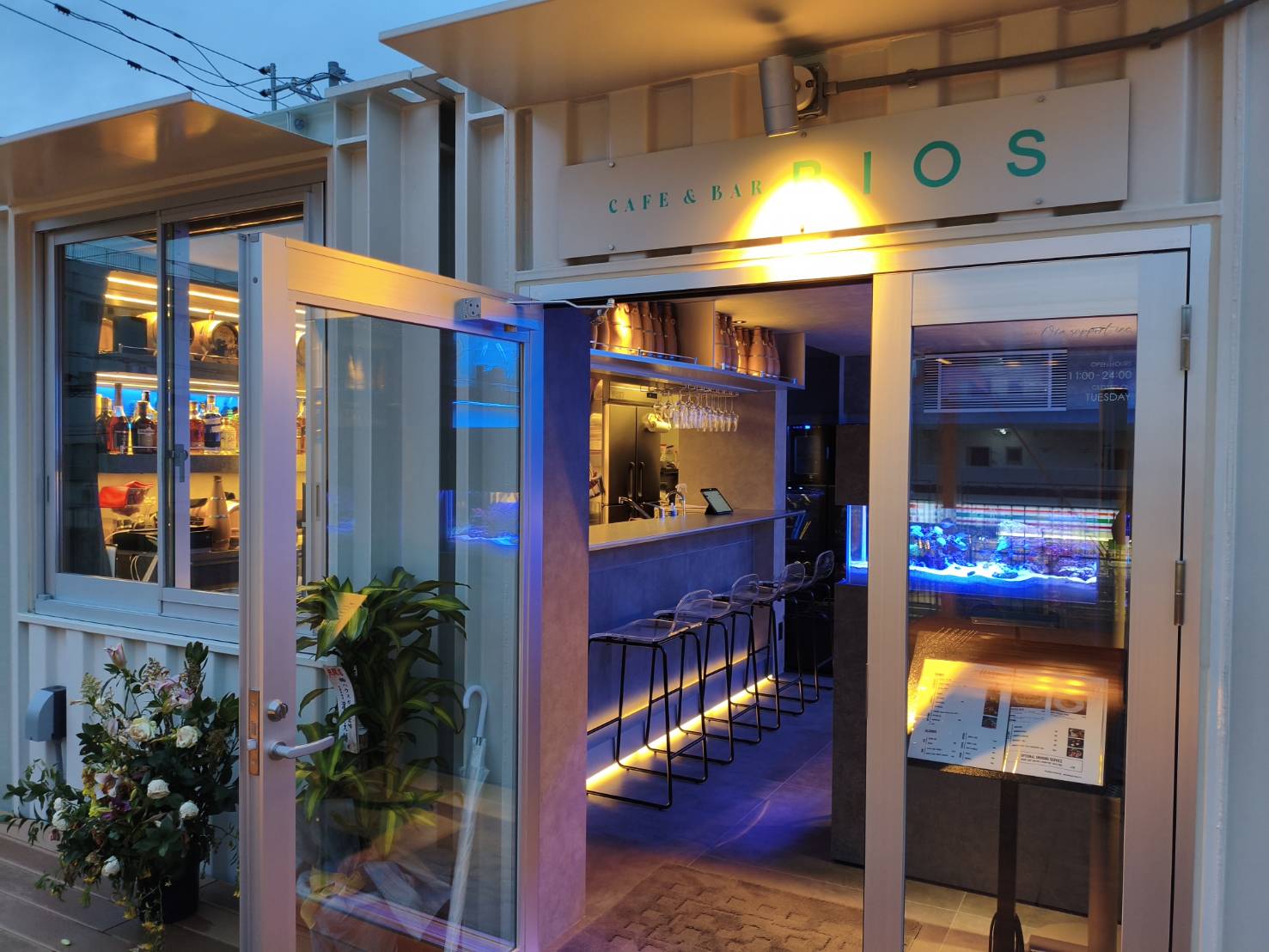 NEWOPEN！宮崎市広島【cafe&BarBIOS】熱帯魚や水槽も購入可能♪まるでアクアリウム。洗練された大人の空間 - ひじり～の孤独のグルメ（宮崎ランチ＆宮崎お買い得情報）